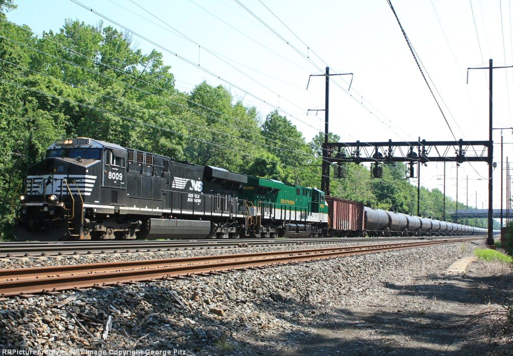 NS 8009 and train 65R